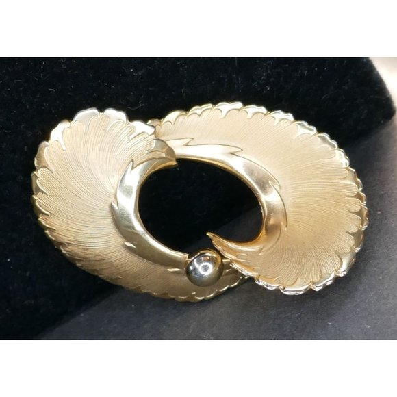 Coro | Jewelry | Vintage Signed Coro Pegasus Golden Angel Wings Wreath ...